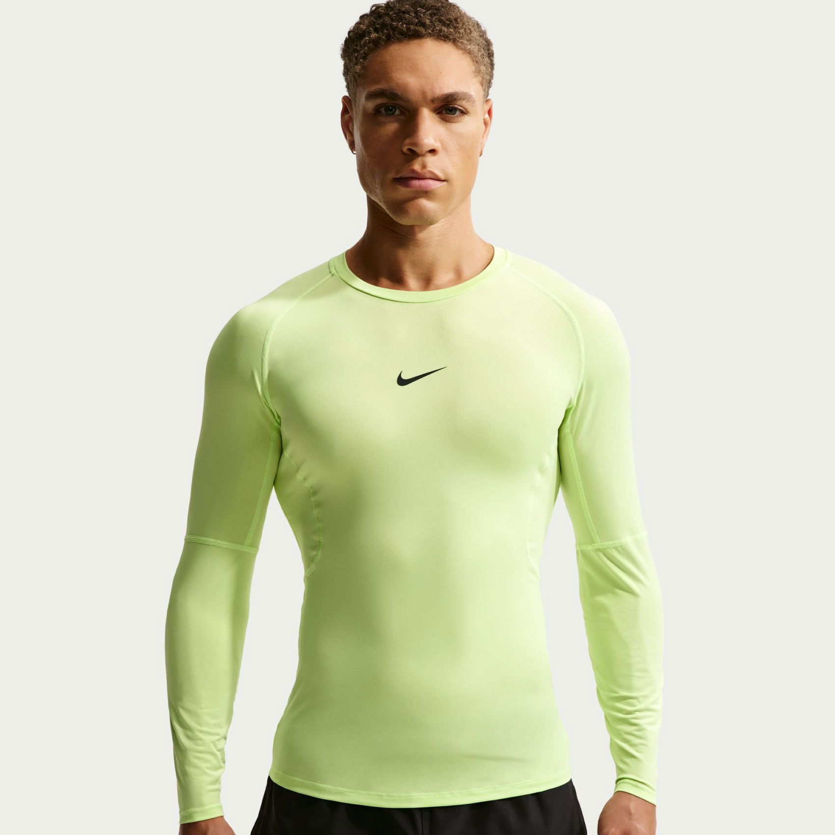 Nike Nike Pro Dri-FIT Tight Top Ls Erkek Yeşil Uzun Kollu Tişört FB7919-360