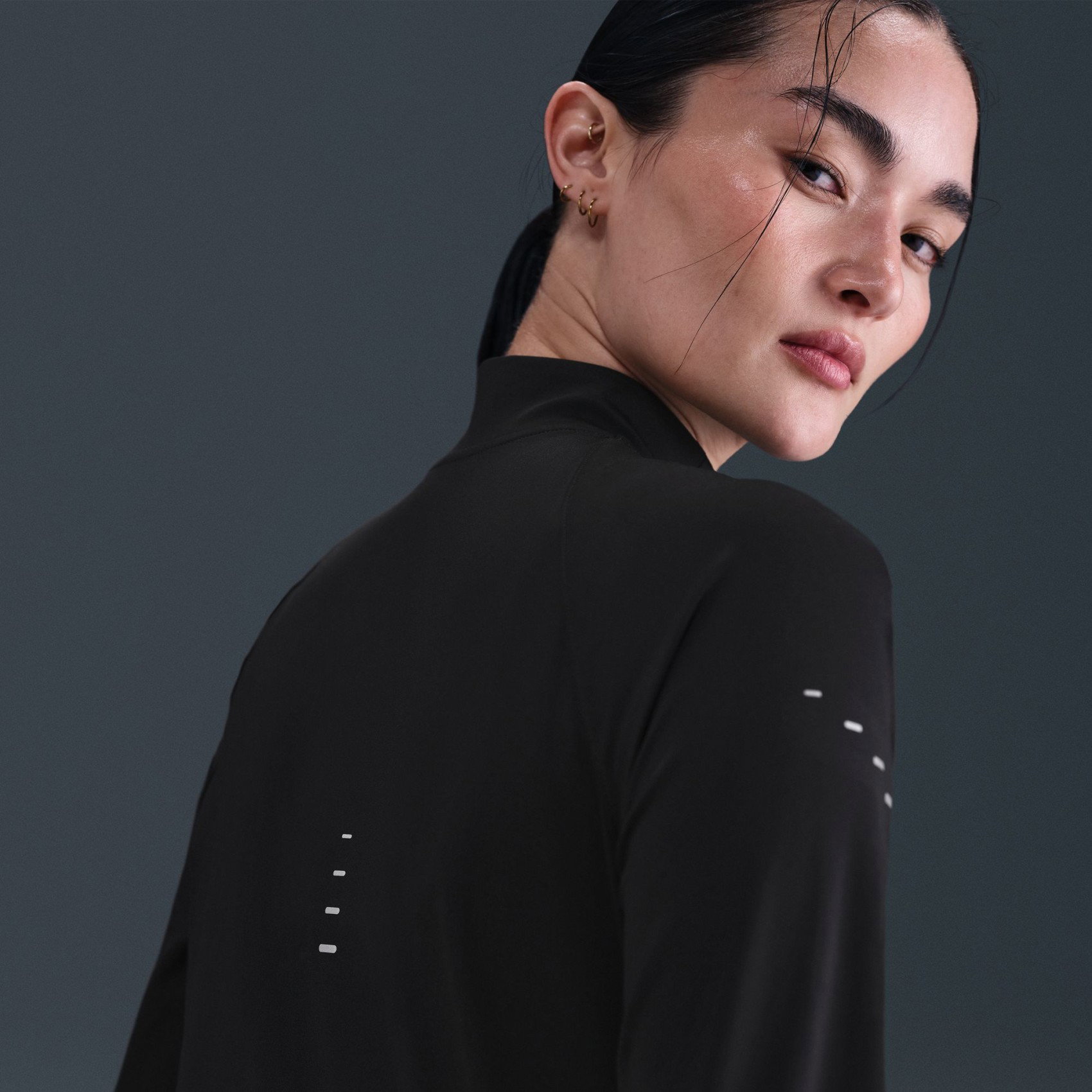 Nike Swift Dri-FIT FZ Midlayer Kadın Siyah Sweatshirt IB1998-010